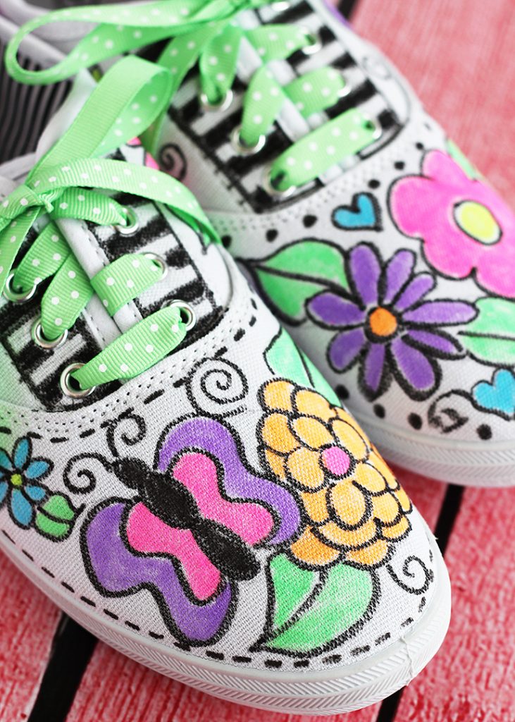 Fabric Marker Doodle Sneakers - Positively Splendid {Crafts, Sewing ...