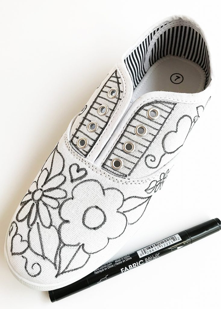Fabric Marker Doodle Sneakers - Positively Splendid {Crafts, Sewing ...