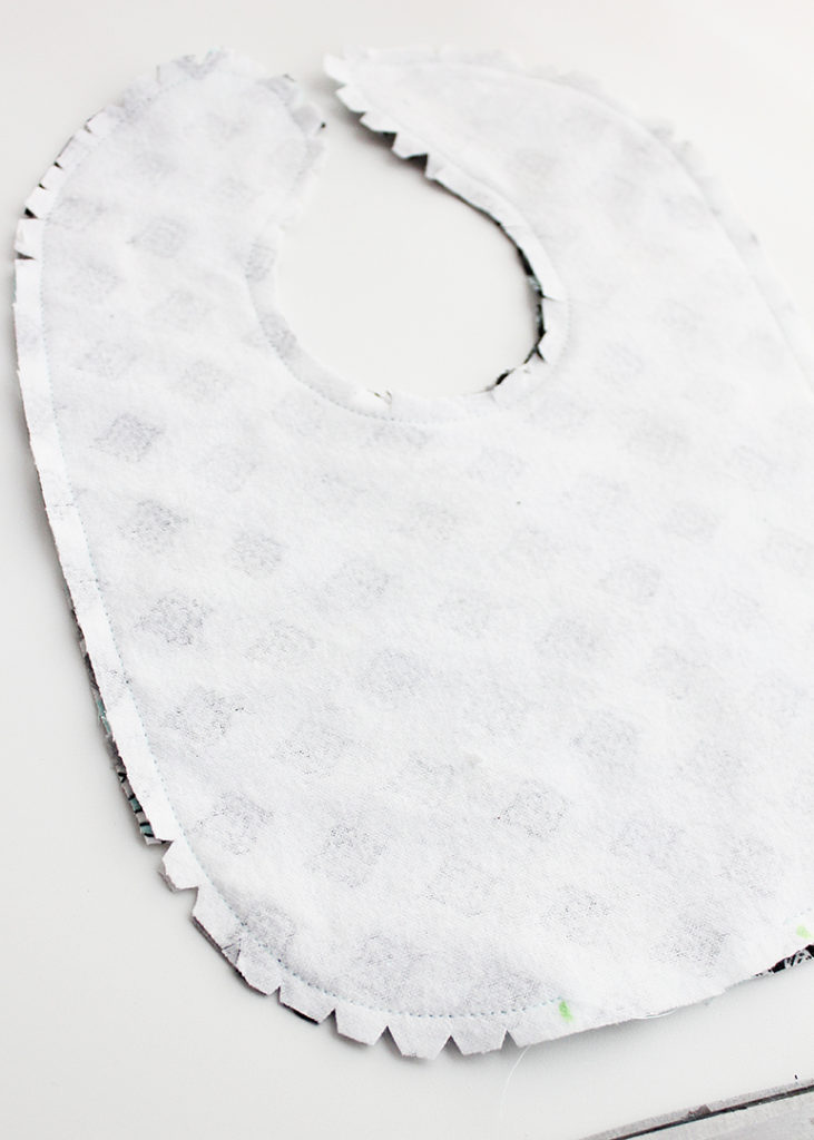 Easy Baby Bib Pattern - Positively Splendid {Crafts, Sewing, Recipes ...