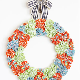 Fabric Yo-Yo Wreath - Positively Splendid {Crafts, Sewing, Recipes and ...