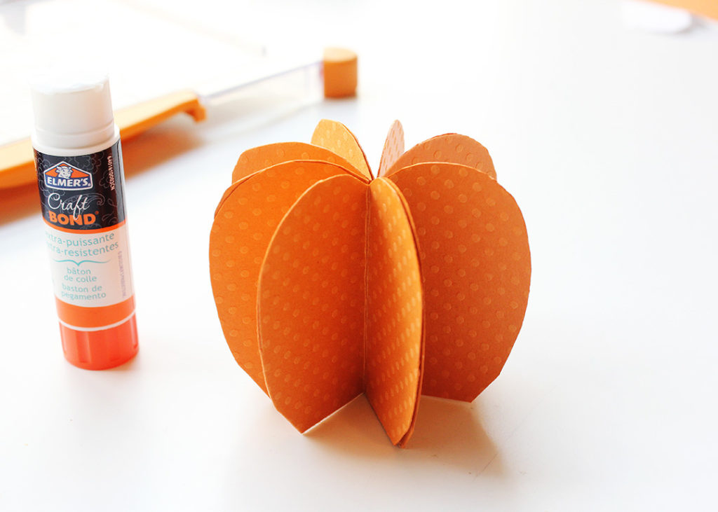 Easy Paper Pumpkins - Positively Splendid {Crafts, Sewing, Recipes and ...